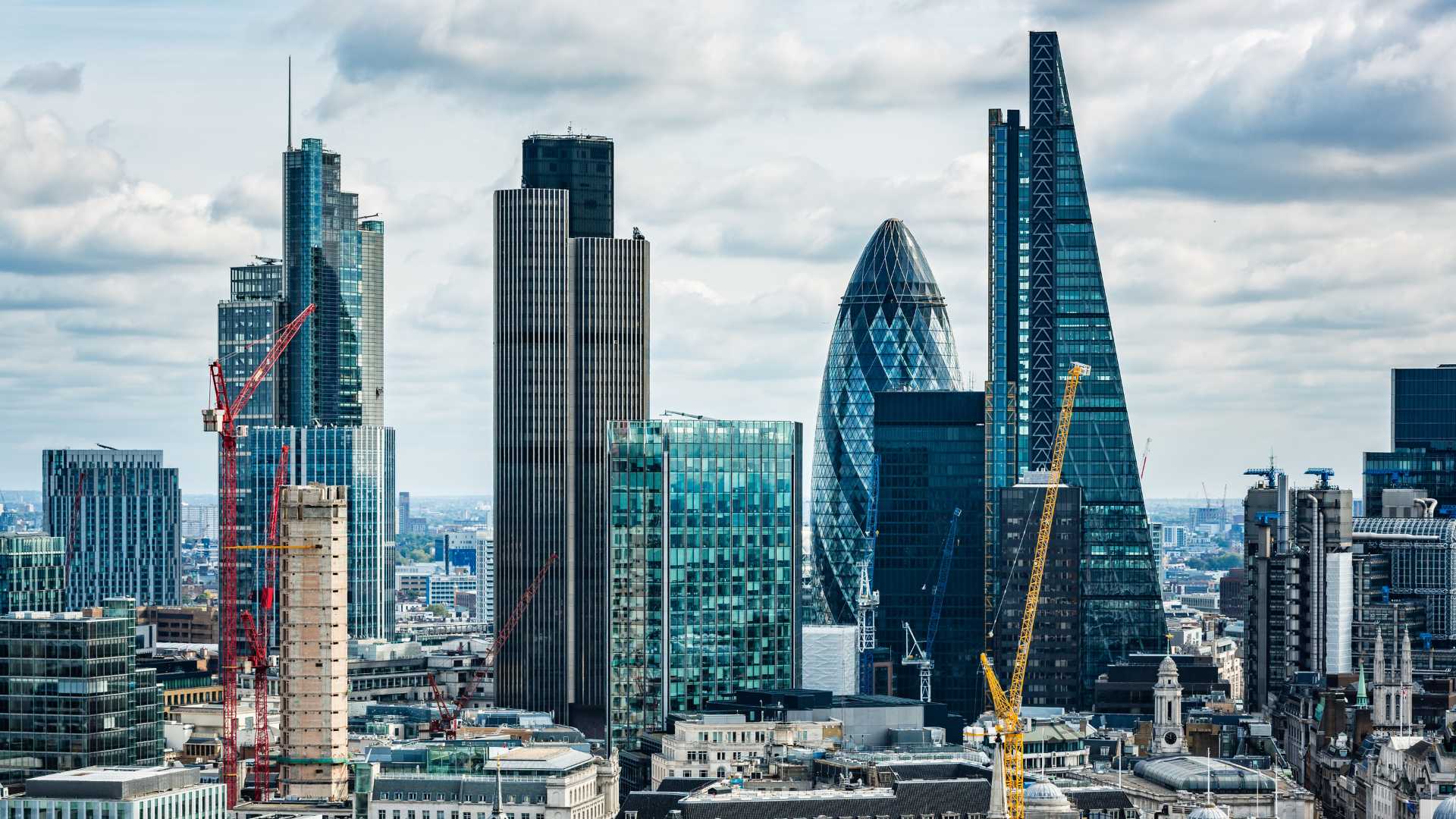 Why So Many Top Companies Choose London as Their UK Base?